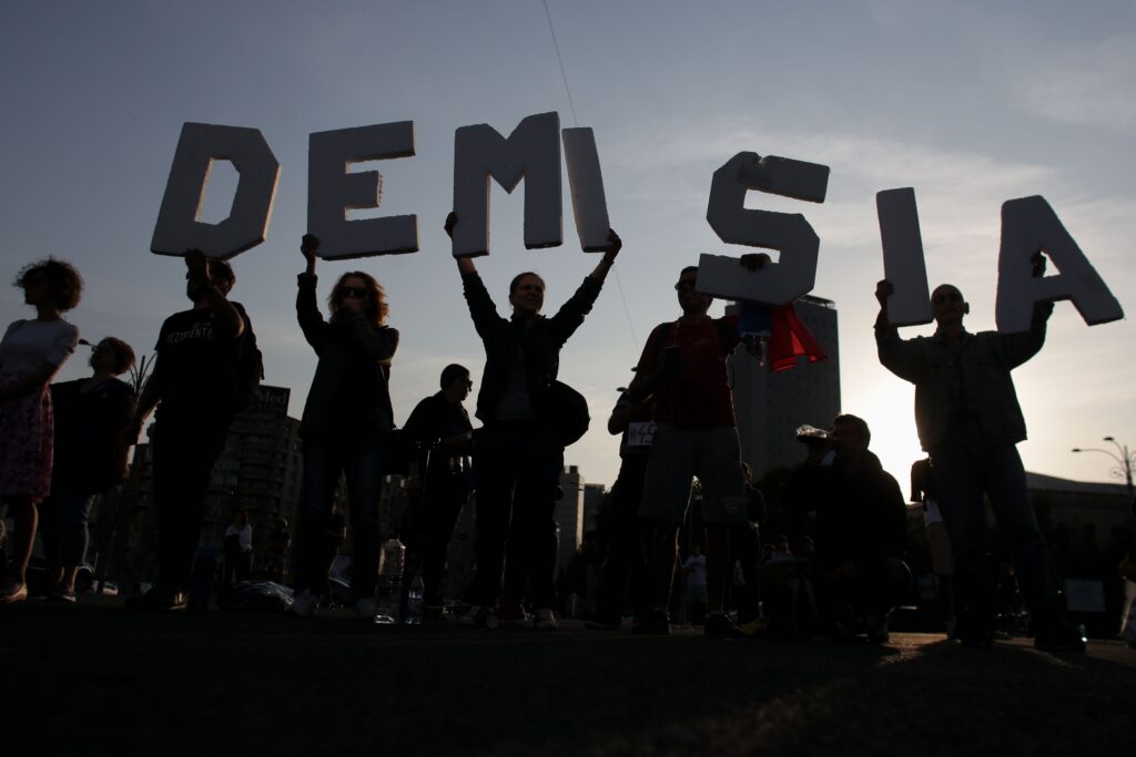 Cum arată revoluția demisiilor în România față de SUA