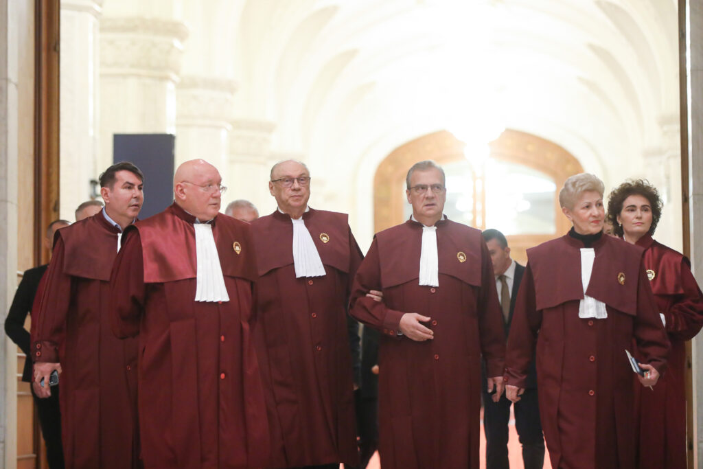 Palma dată de CCR pe obrazul românilor înainte de a ni se cere ...